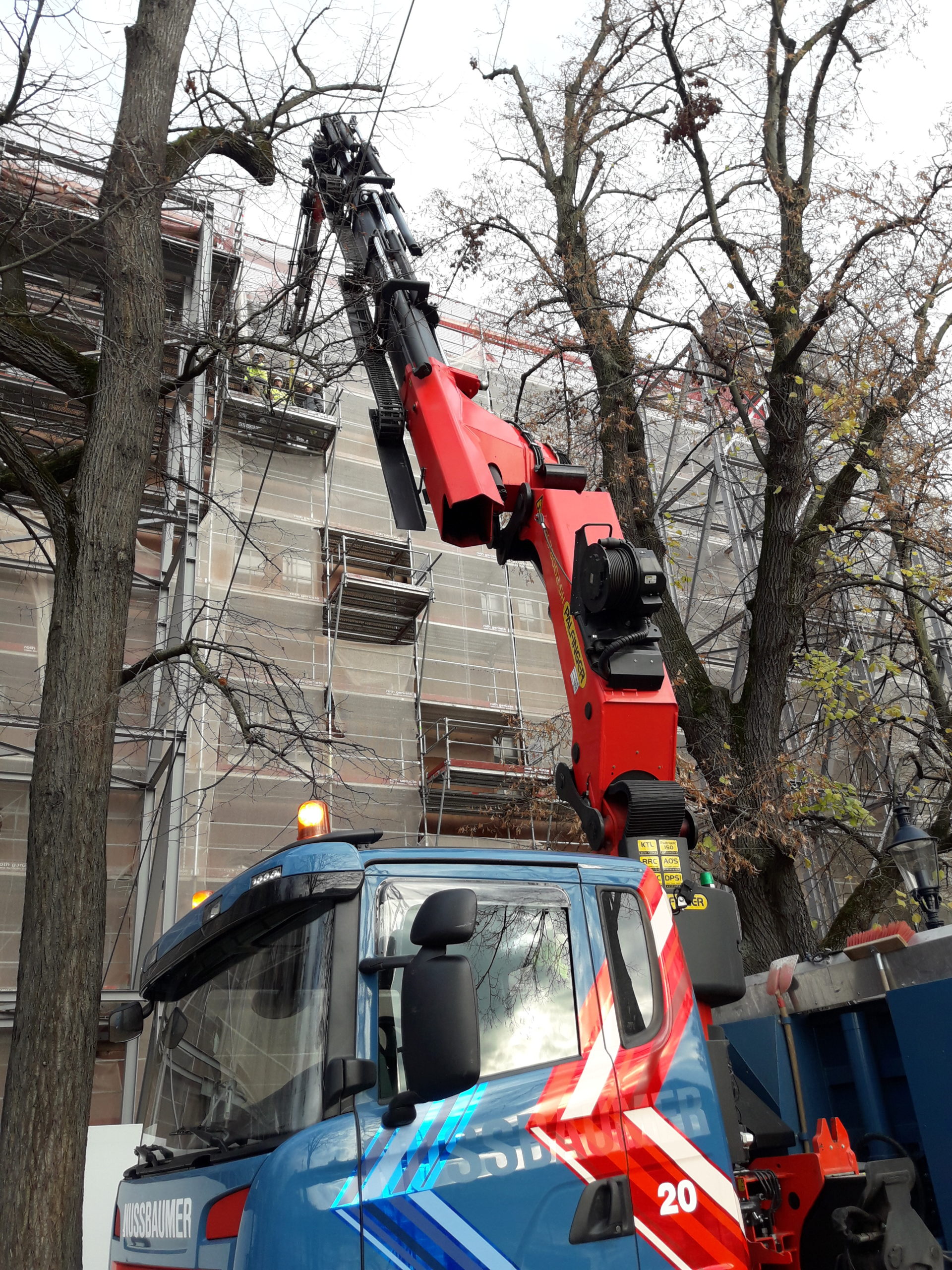 LKW Kran Basel bis 30 m // mit Greifer // Nussbaumer
